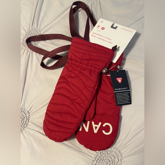 lululemon athletica | Accessories | Team Canada Quilted Mittens On ...